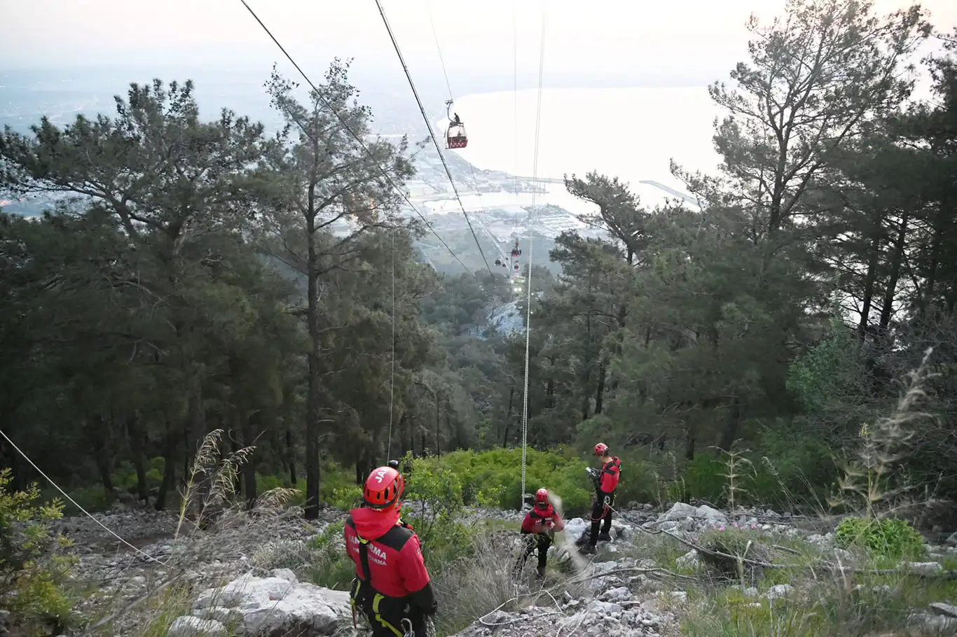 Dozens stranded following fatal cable car accident in Türkiye - [İLKHA ...